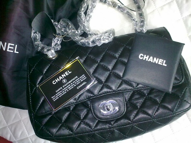 **CHANEL VINTAGE CLASSIC SMALL DOUBLE FLAP BAG**
