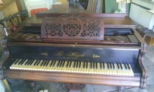 Prodajem polukoncertni klavir franc hajek 1902.