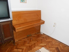 Prodajem klavir (pianino) marke