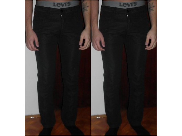 Hugo Boss crne pantalone; veličina 46