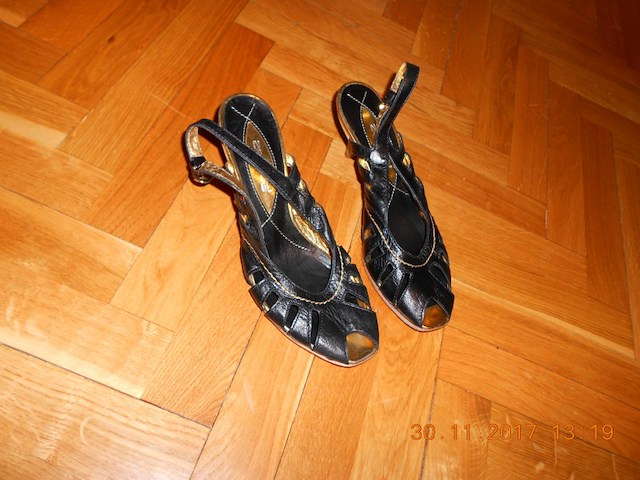 crne sandale