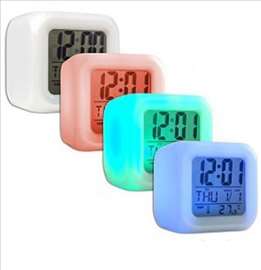 Digitalni LED sat - menja boju (7 boja)