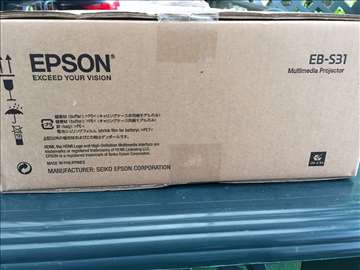 Prodajem projektor Epson EB S31