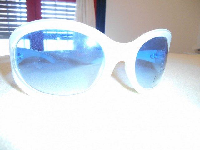 Plave naočare za sunce