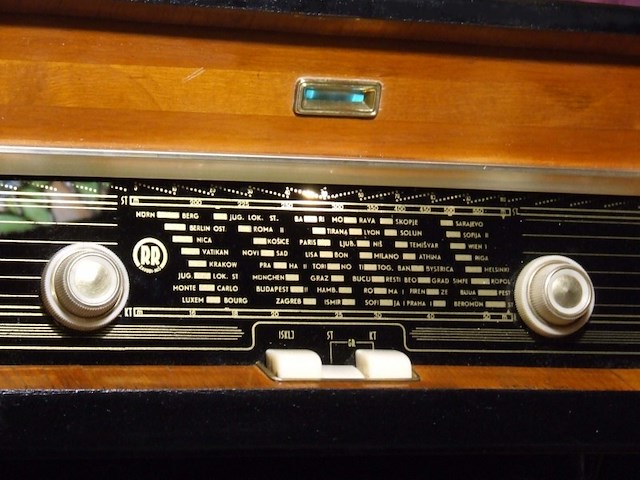 STARI RADIO APARAT RR-240
