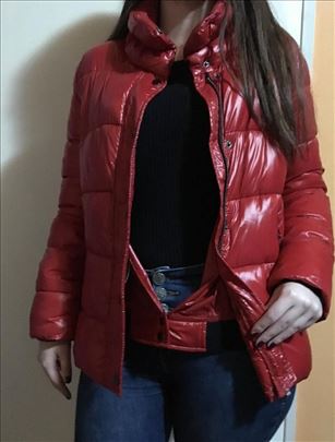 Nova crvena jaknica