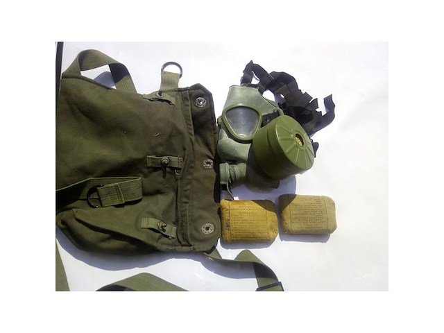 Gas maska sa torbicom i zavojima