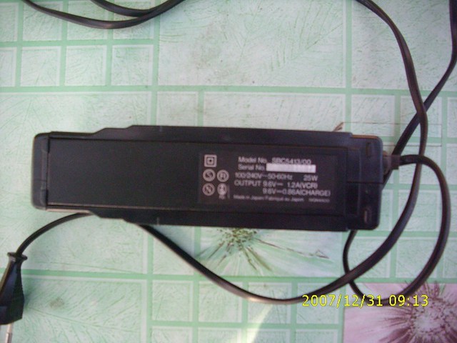 PUNJAČ BATERIJA  PHILIPS AC ADAPTER 9,6 VOLTI