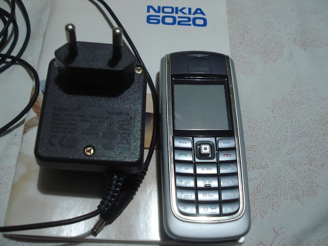Mobilni telefon Nokia 6020