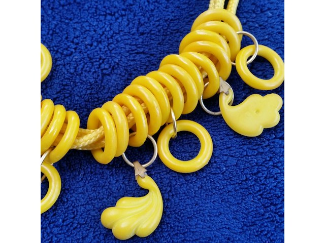 ogrlica zuto
