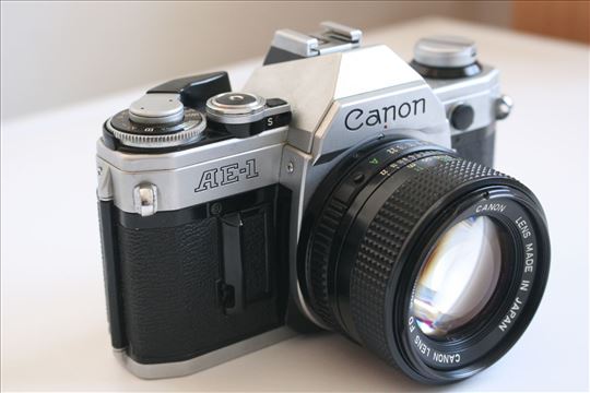 Canon AE-1 sa objektivom Canon FD 50mm f:1.4