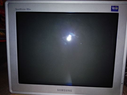 Samsung 793 DF syncmaster sivo crn