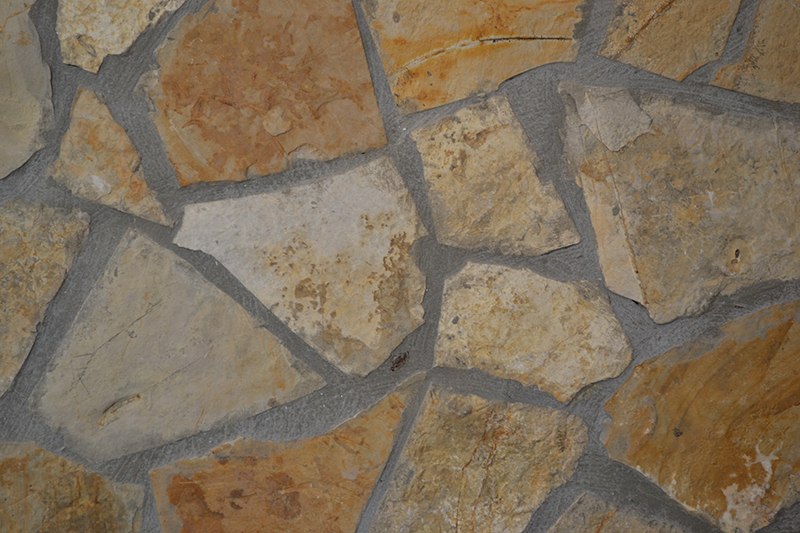 Žuti lomljeni struganik – dekorativni kamen za oblaganje zidova