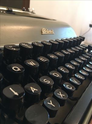 Pisaća mašina Biser