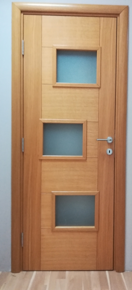 Sobna vrata sa horizontalnim podelama i staklenom ispunom