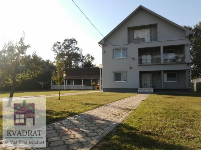 Kuće 180 m² + 115 m², 16, 18 ari placa, Obrenovac, Ušće – 150 000 €