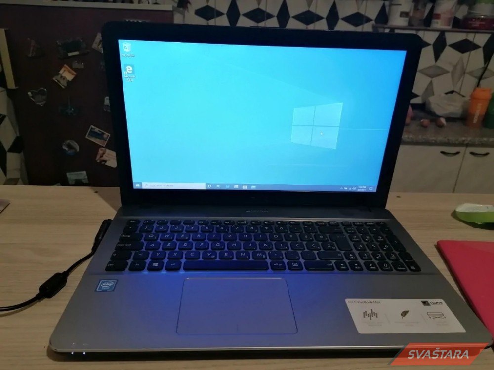 Laptop Asus VivoBook Max