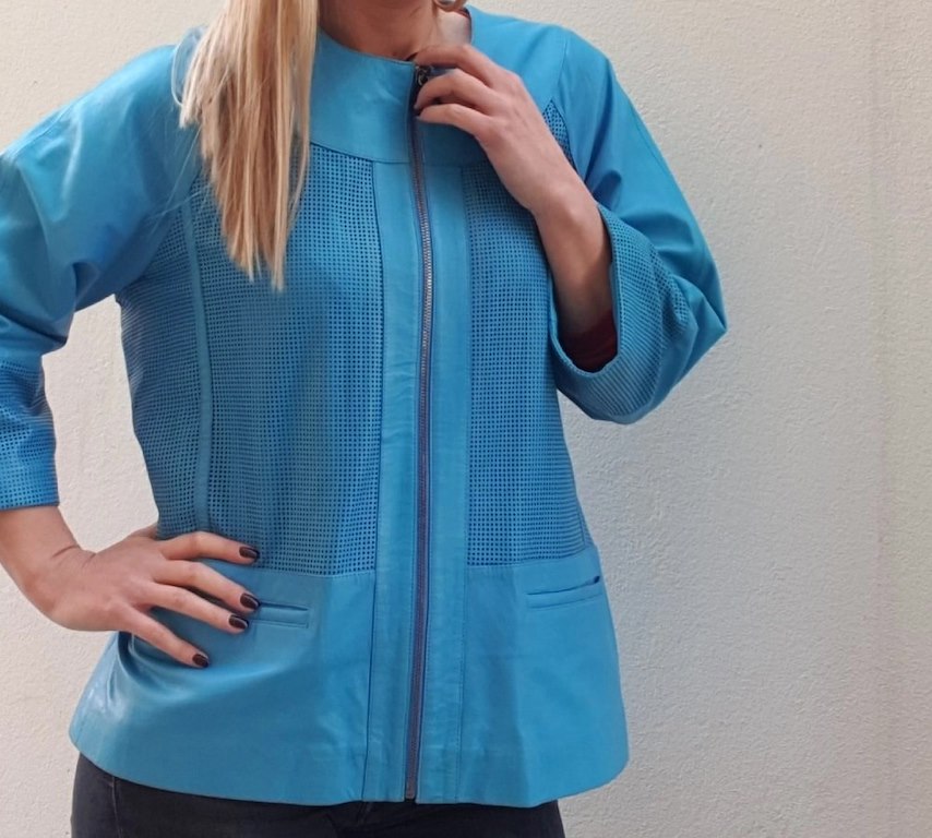 Plava zumbana kožna jakna