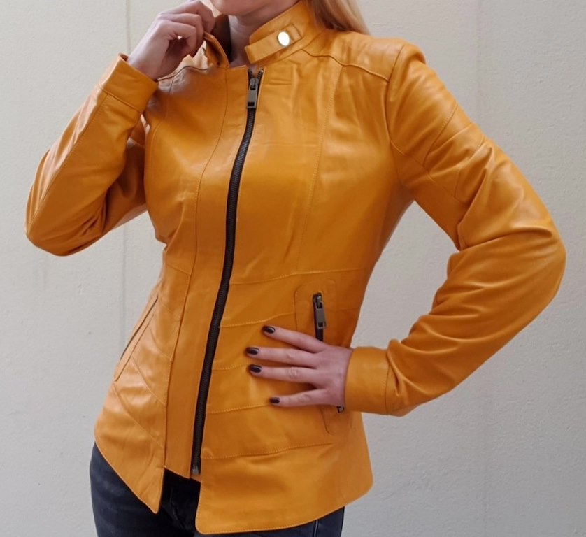 Žuta uska kožna jakna