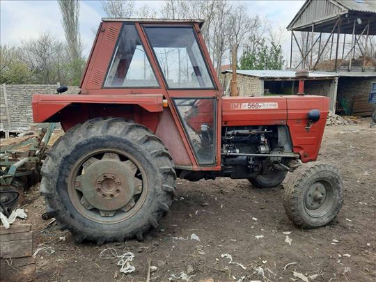 Prodajem traktor IMT 560