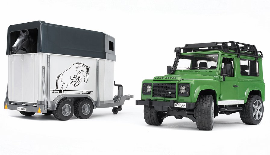 Džip Land Rover sa prikolicom za konje i figurom