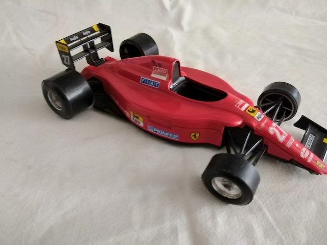 Burago formula 1 Ferrari 1:24,fali prednji desni spojle
