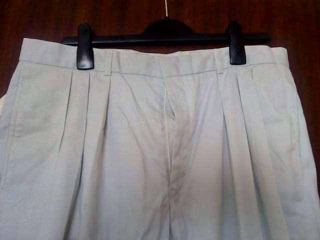 Muške pantalone bele,vel 7\104 sa etiketom BESPREKORNE