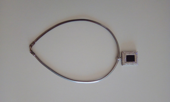 Elegantna ogrlica