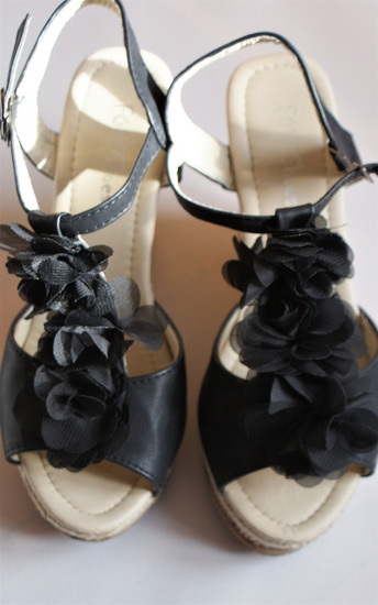 Sandale sa ružicama