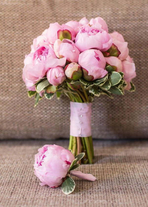 Dekorativno cvece roze cvece u buketu