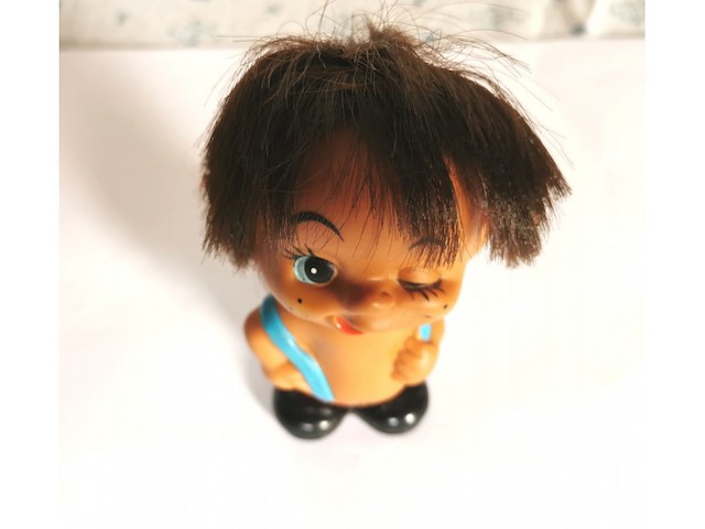 Stara gumena japanska lutka