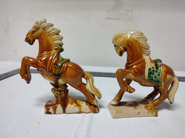 Figurica konja šarene