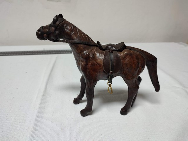 Figura konja, punjena koža