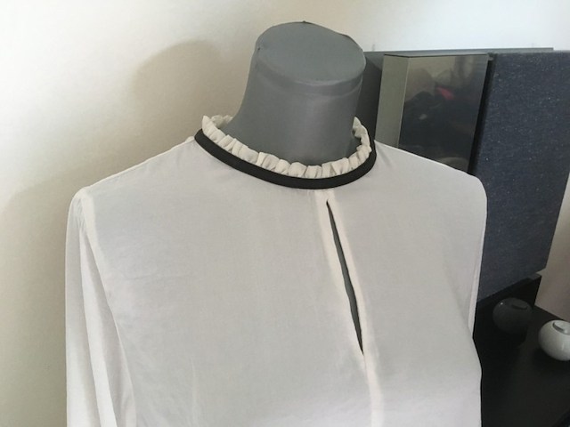 bluza sa diskretnim karnerima XL Zara trafaluc