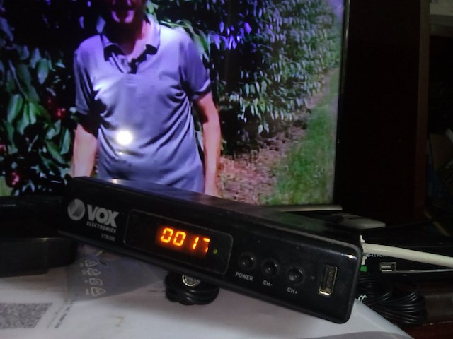 ! DVB-T2 zemaljski risiver VOX STB200 bez daljinskog