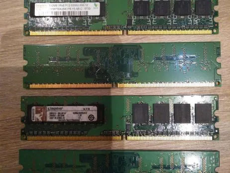 2 GB / 4 x 512mb DDR2 upareno