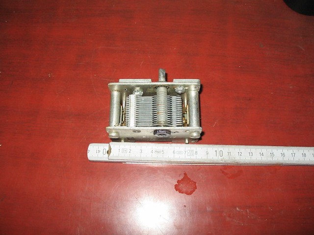 Promenljivi kondenzator (K14)