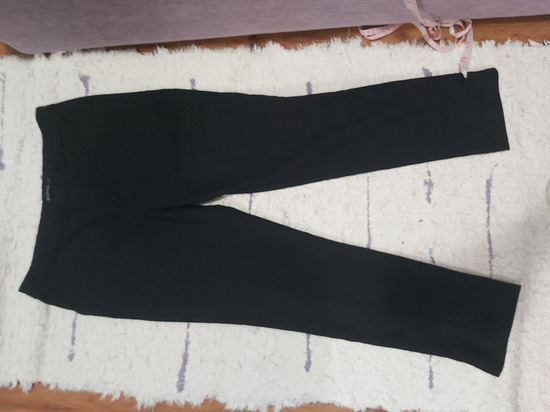 Nove pantalone crne
