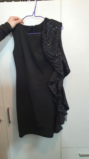 Crna haljina - univerzalna veličina
