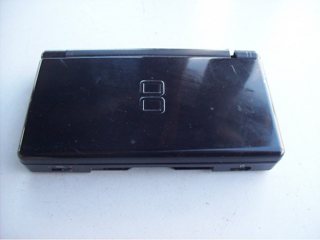 Nintendo DS Lite USG-001 - 2006 godina