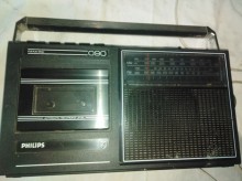 Stari radio-kasetofon philips 090