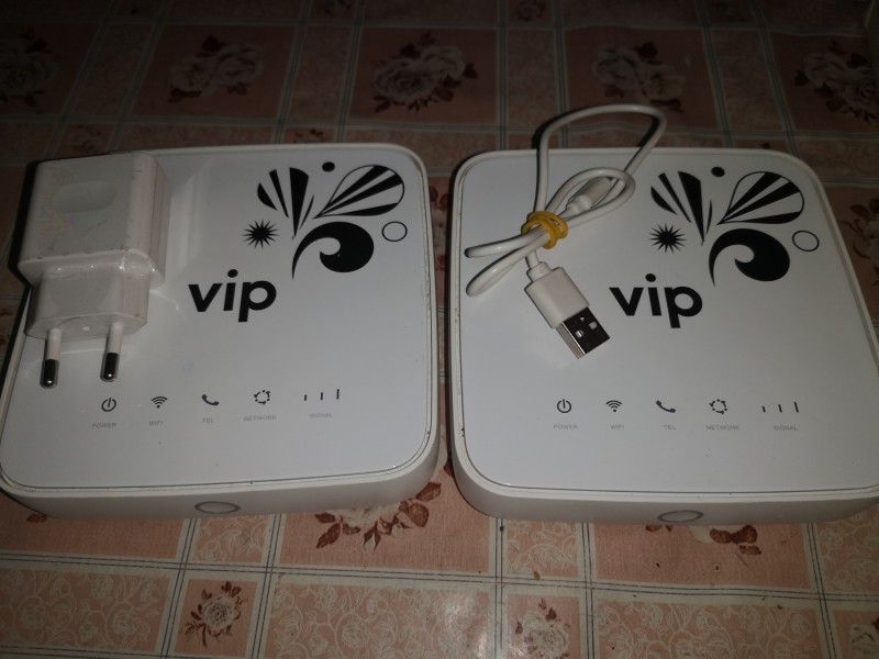 HH41V dva komada ruter, modem WiFi.