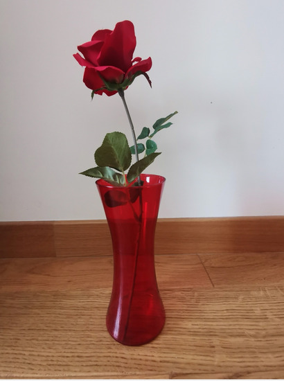 Crvena vaza