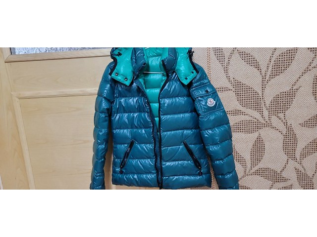 **Moncler jakna**