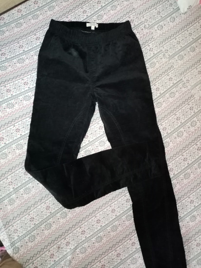 Crne plisane pantalone