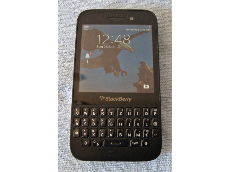 BlackBerry Q5(procitaj opis ,vazno je)RASPRODAJA