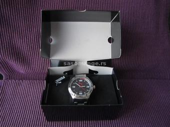 Muški PUMA sat, srebrna boja, NOV, ORIGINAL, umesto 120 evra