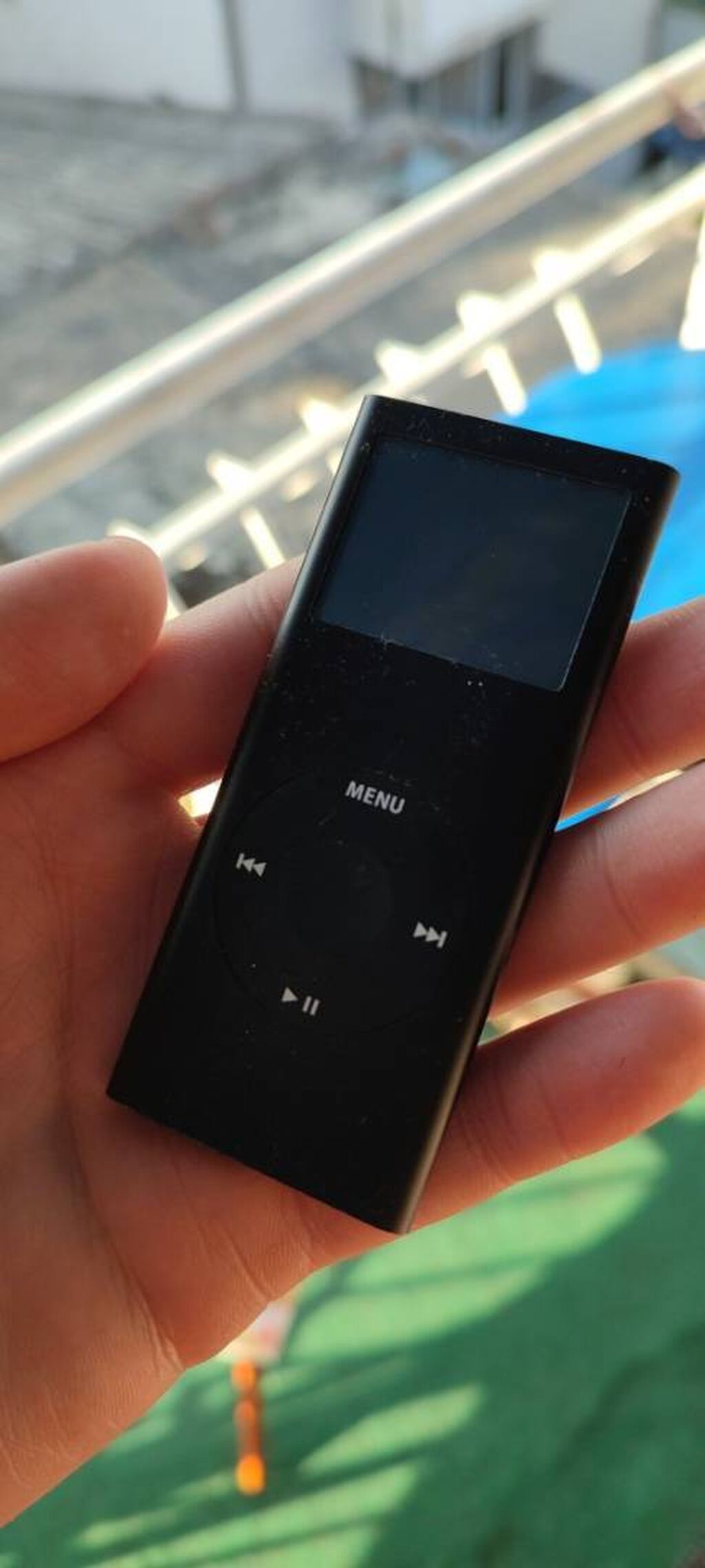 ORIGINAL Apple crni iPod nano 2nd Gen A1199 8GB Prodajem originalni