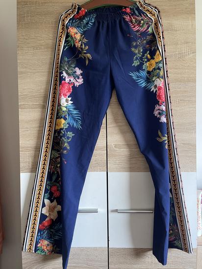 Letnje cvetne pantalone