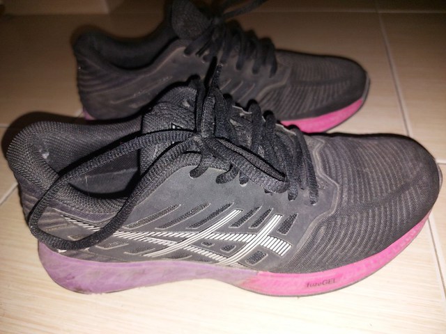 Asics zesnke patike